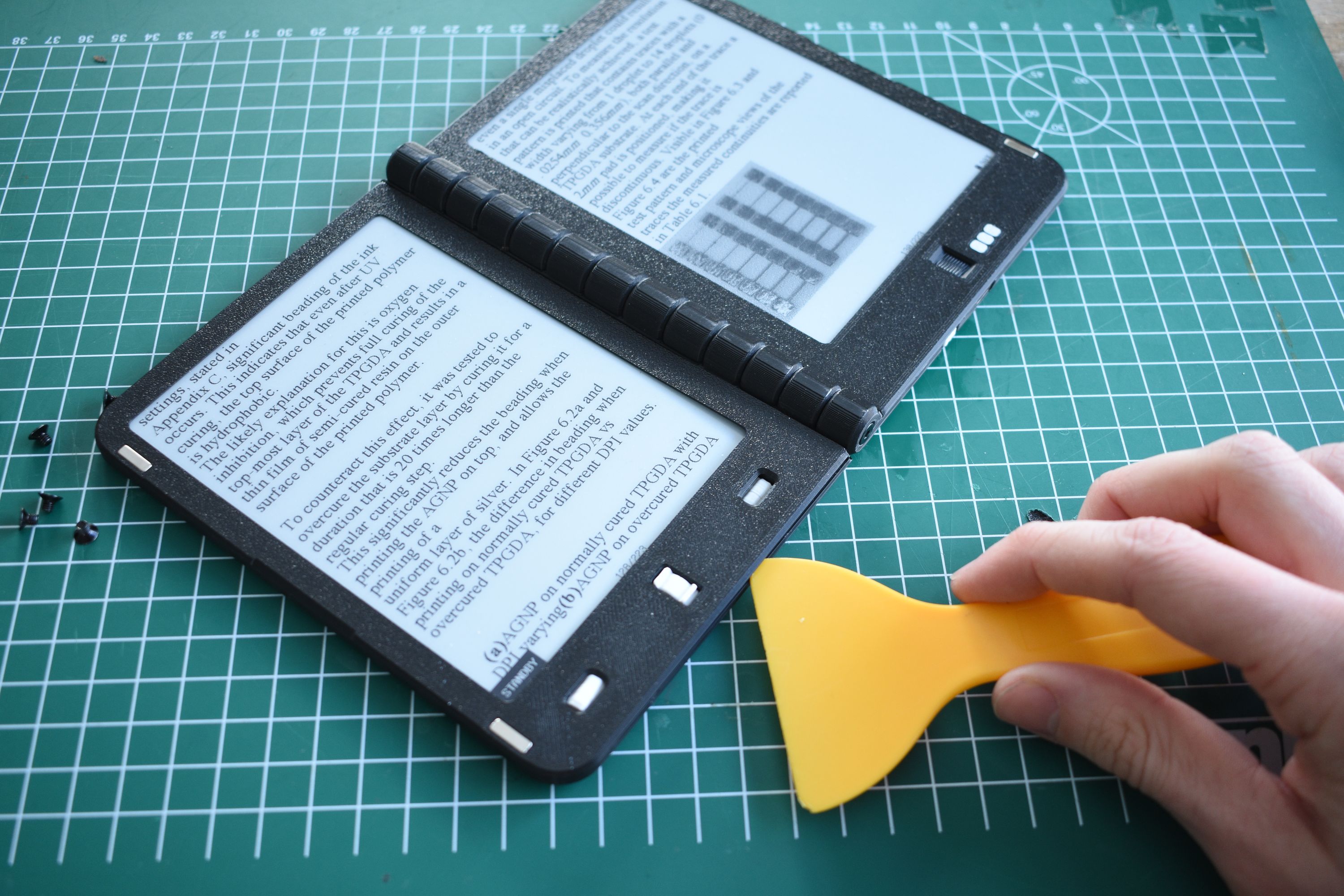 Diptyx E-Reader - A Look Inside the Device | Crowd Supply